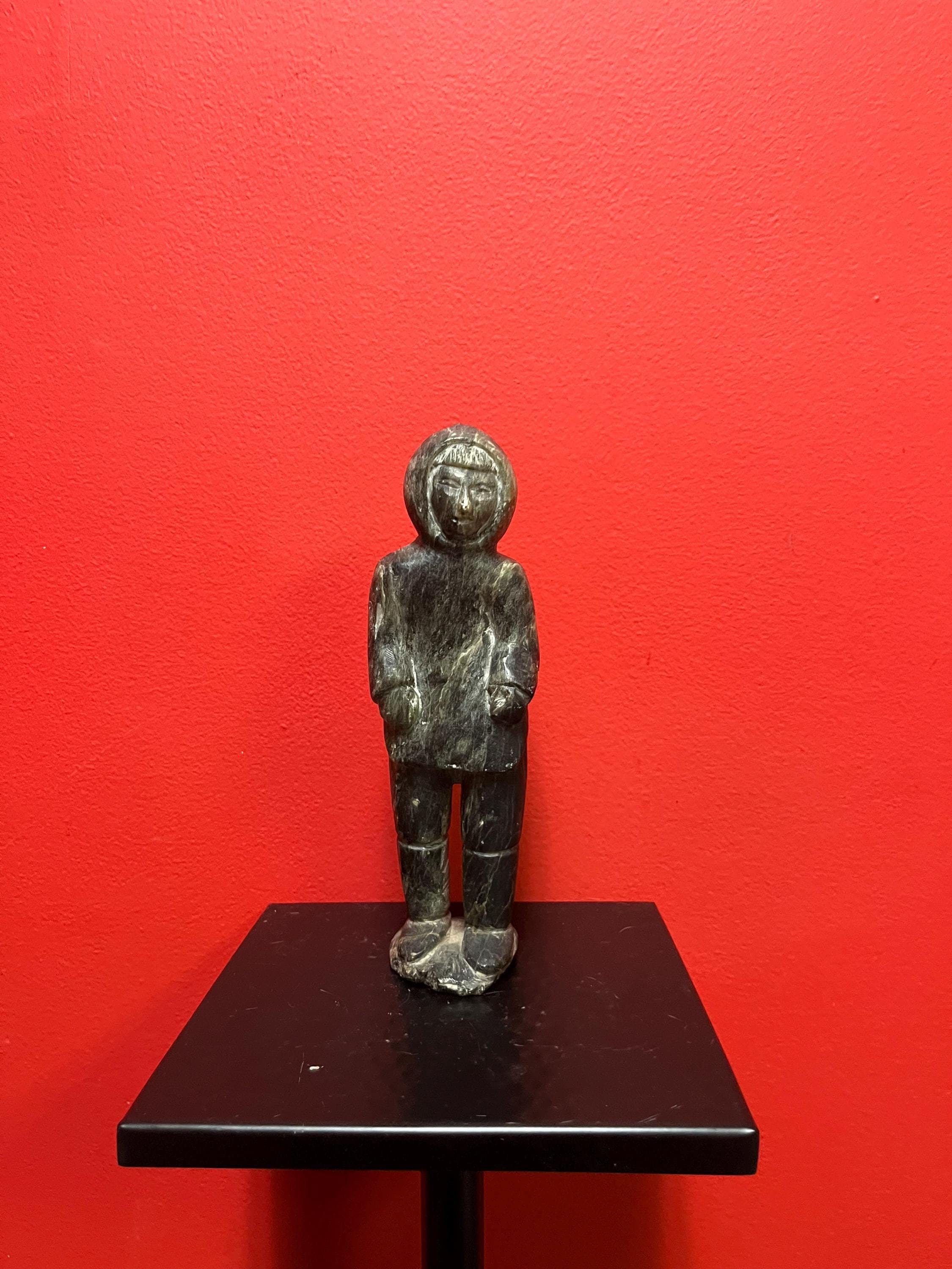 Rare stunning 9 inch tall antique indigenous Inuit Eskimo statue perfe ...